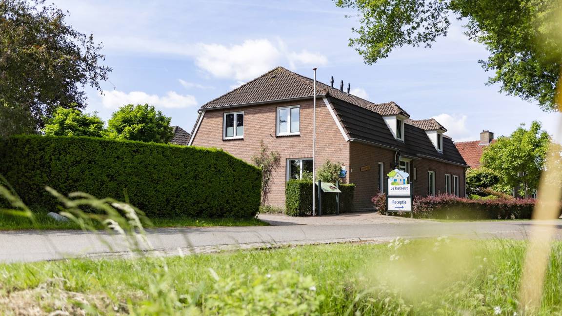 200 M² Bungalow ∙ 5 Bedrooms ∙ 10 Guests - Nijmegen