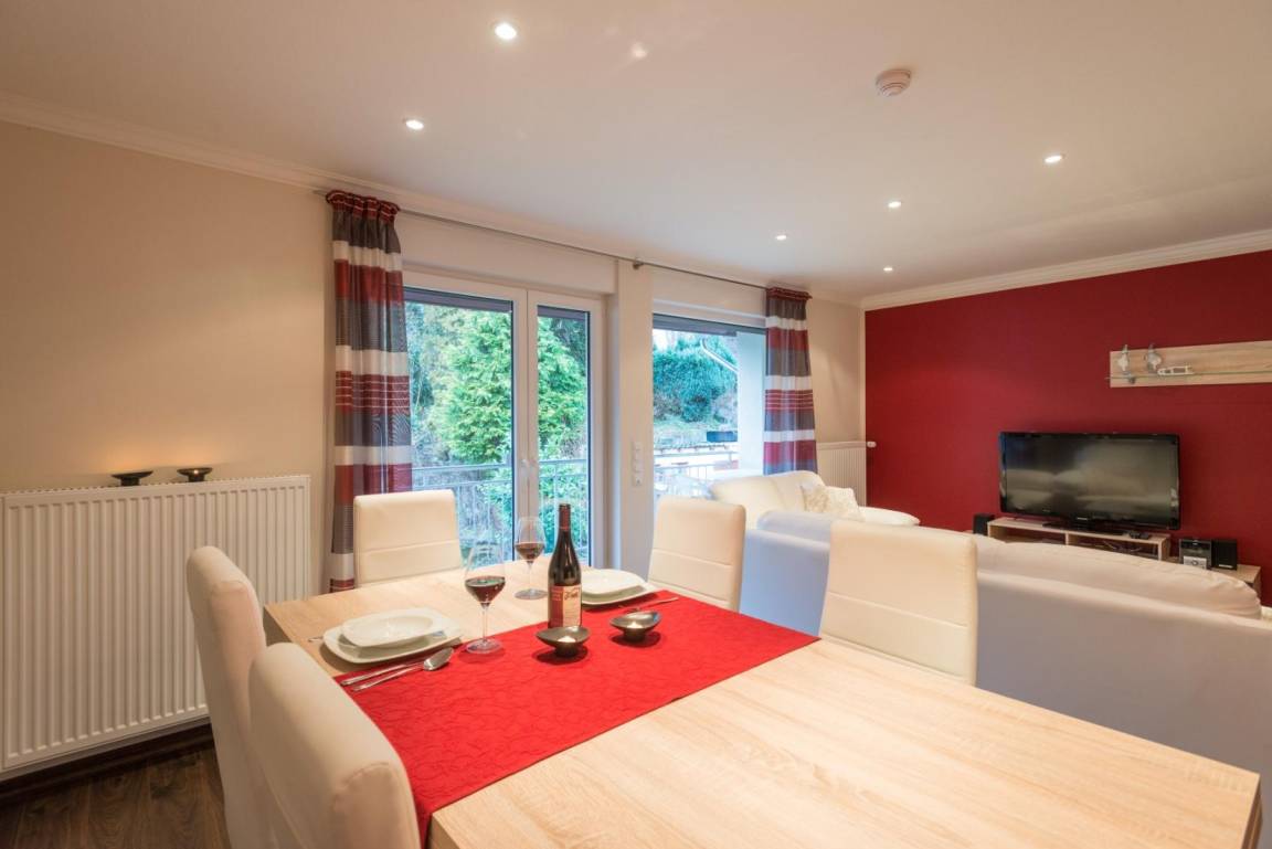 75 M² Ferienwohnung ∙ 2 Schlafzimmer ∙ 4 Gäste - Mayschoß