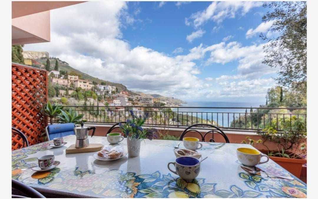 100 M² Apartment ∙ 2 Bedrooms ∙ 4 Guests - Taormina