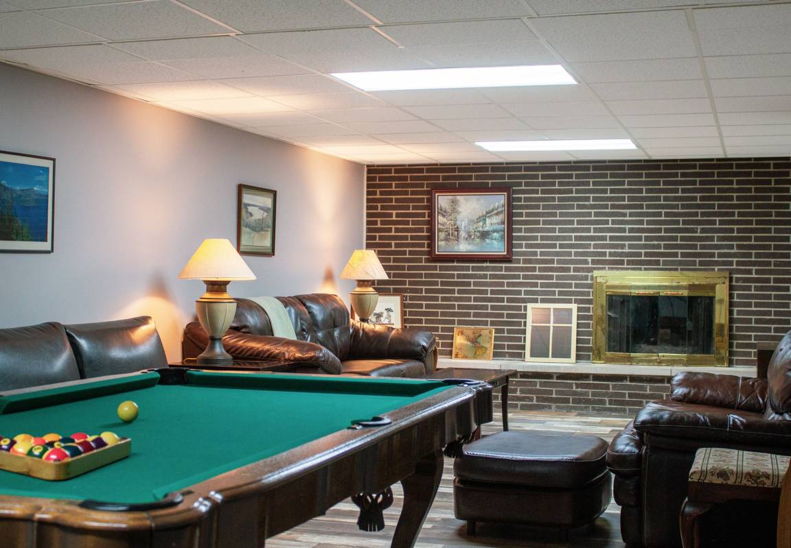 390 M² House ∙ 10 Bedrooms ∙ 30 Guests - Bloomington, IN