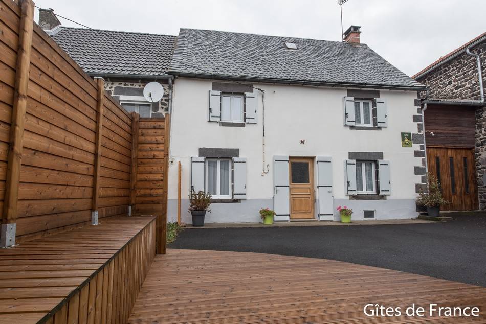 87 M² Gîte ∙ 3 Chambres ∙ 5 Personnes - Orcival