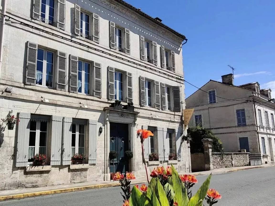 65 M² Apartment ∙ 1 Bedroom ∙ 4 Guests - Ribérac