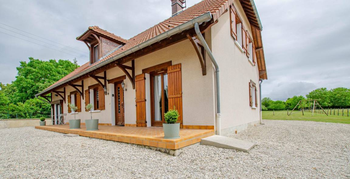 270 M² Gîte ∙ 6 Chambres ∙ 12 Personnes - Aube