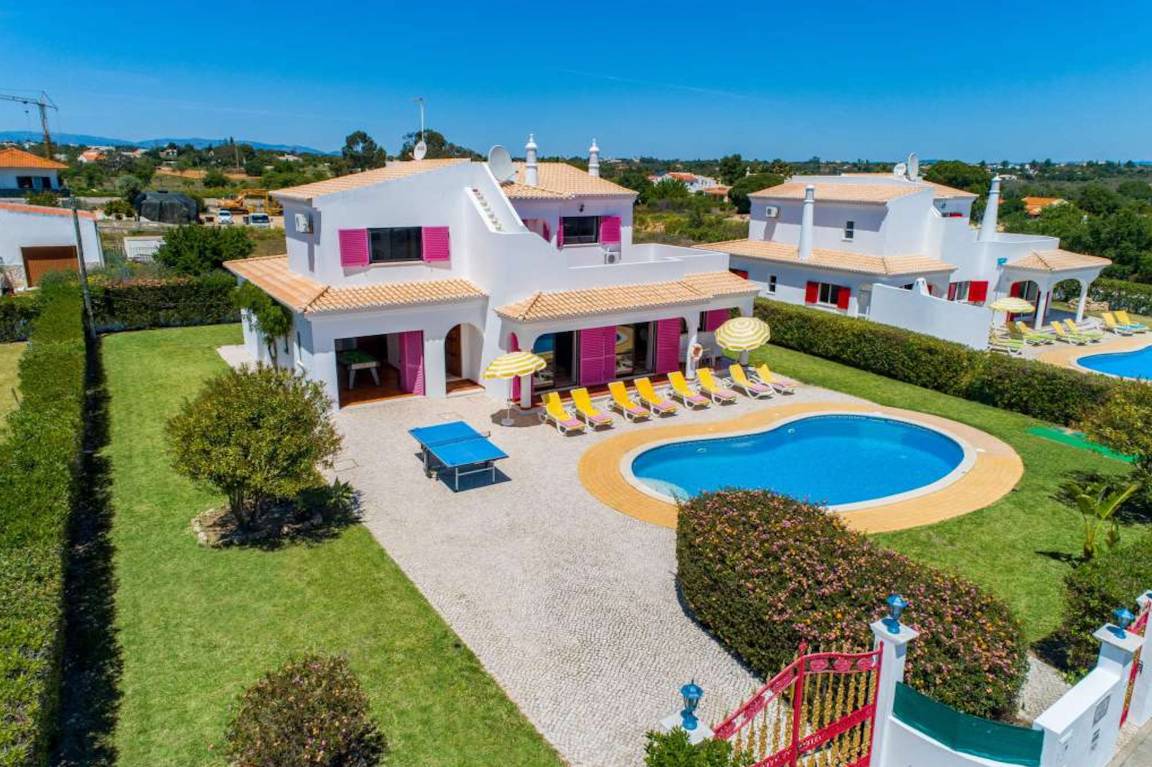 300 M² Villa ∙ 4 Chambres ∙ 9 Personnes - Porches