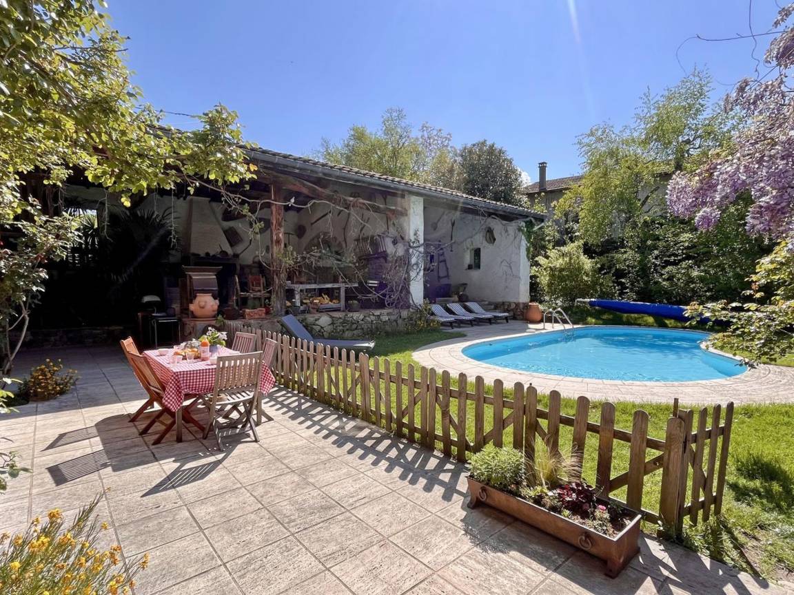 250 M² Cottage ∙ 4 Chambres ∙ 9 Personnes - Montrond-les-Bains