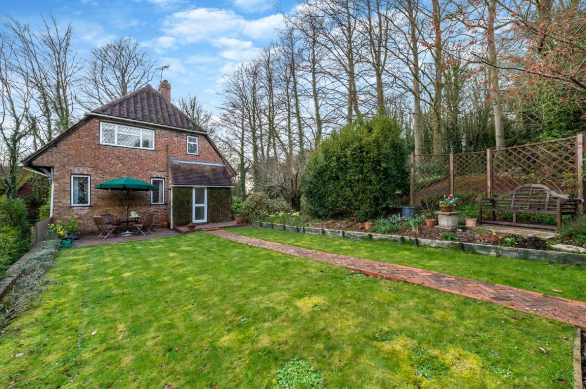 Cottage ∙ 2 Bedrooms ∙ 4 Guests - Faversham