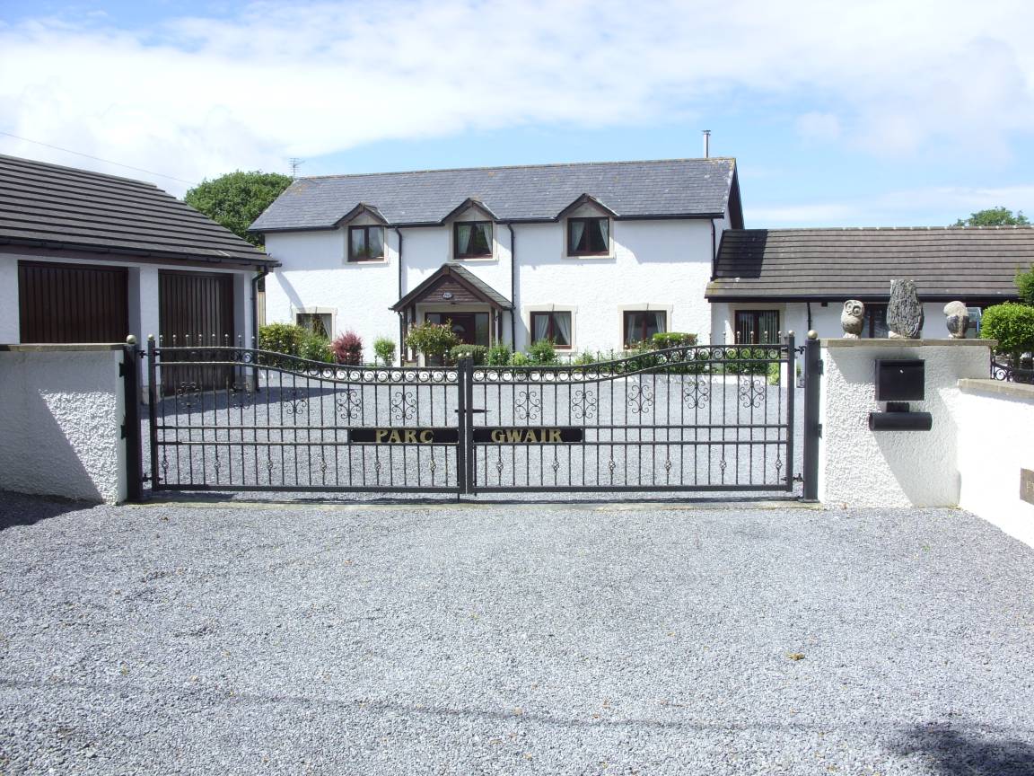 110 M² House ∙ 3 Bedrooms ∙ 6 Guests - Llangrannog