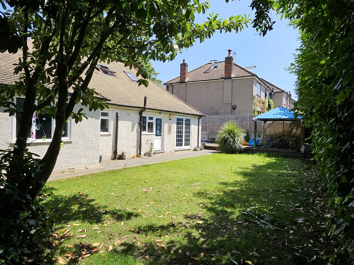 120 M² Bungalow ∙ 4 Bedrooms ∙ 7 Guests - London, UK