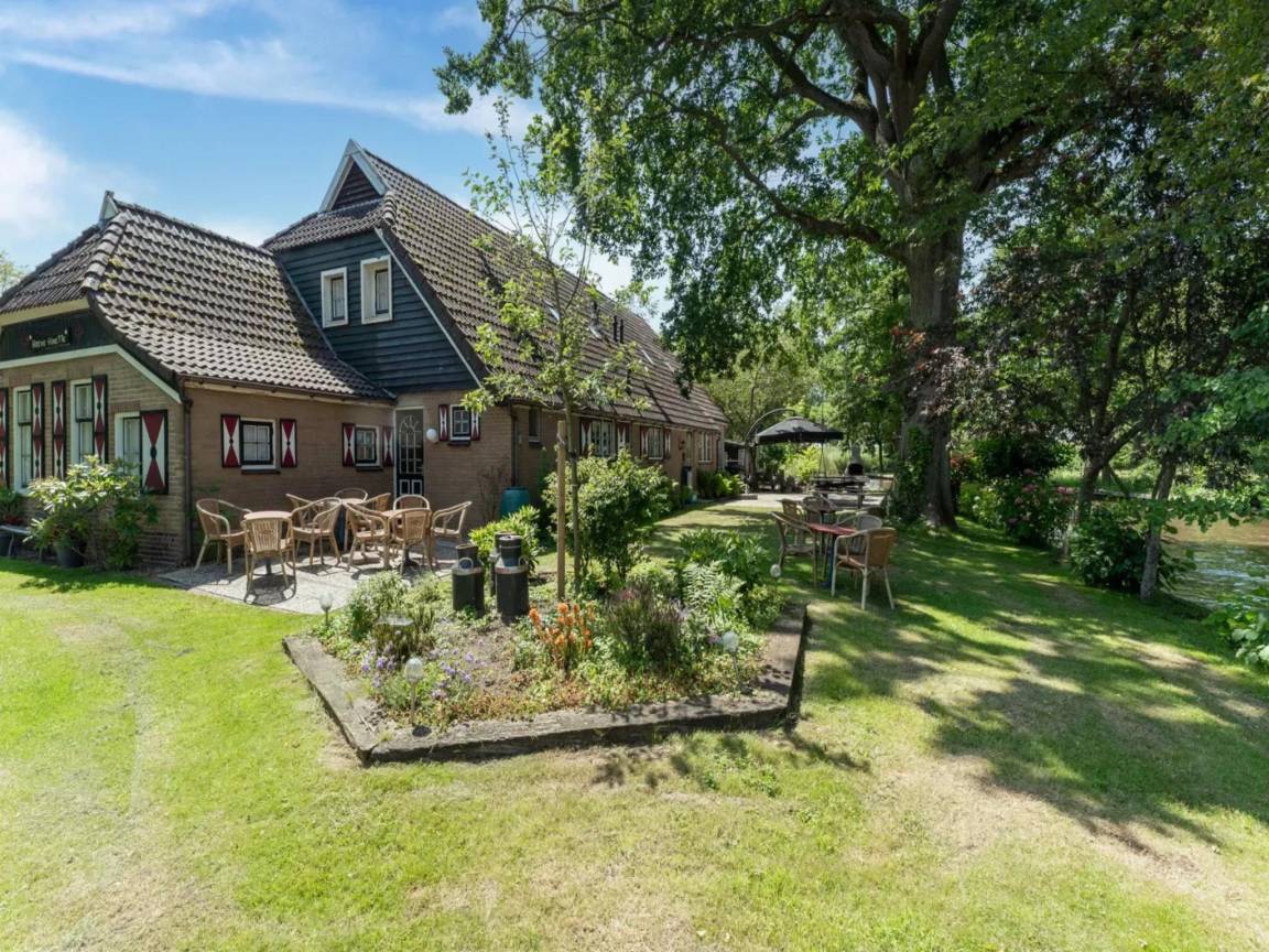 300 M² House ∙ 8 Bedrooms ∙ 22 Guests - Giethoorn