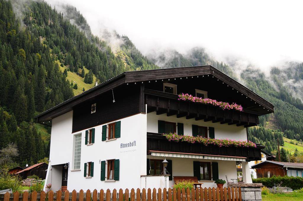 75 M² Ferienwohnung ∙ 1 Schlafzimmer ∙ 4 Gäste - Partenen