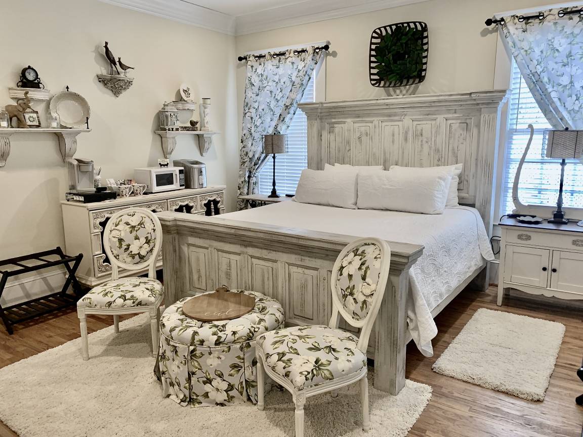 Hotel ∙ 2 Bedrooms ∙ 5 Guests - Tuscaloosa, AL