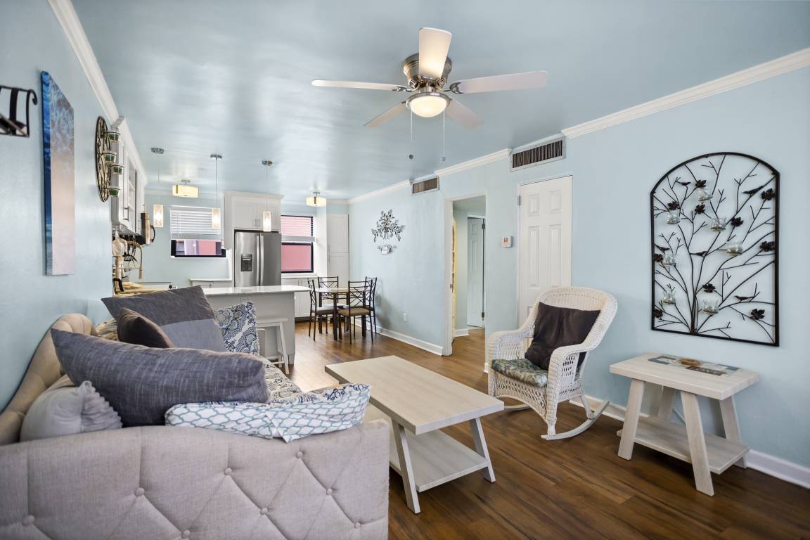Condo ∙ 2 Bedrooms ∙ 6 Guests - St. Pete Beach, FL
