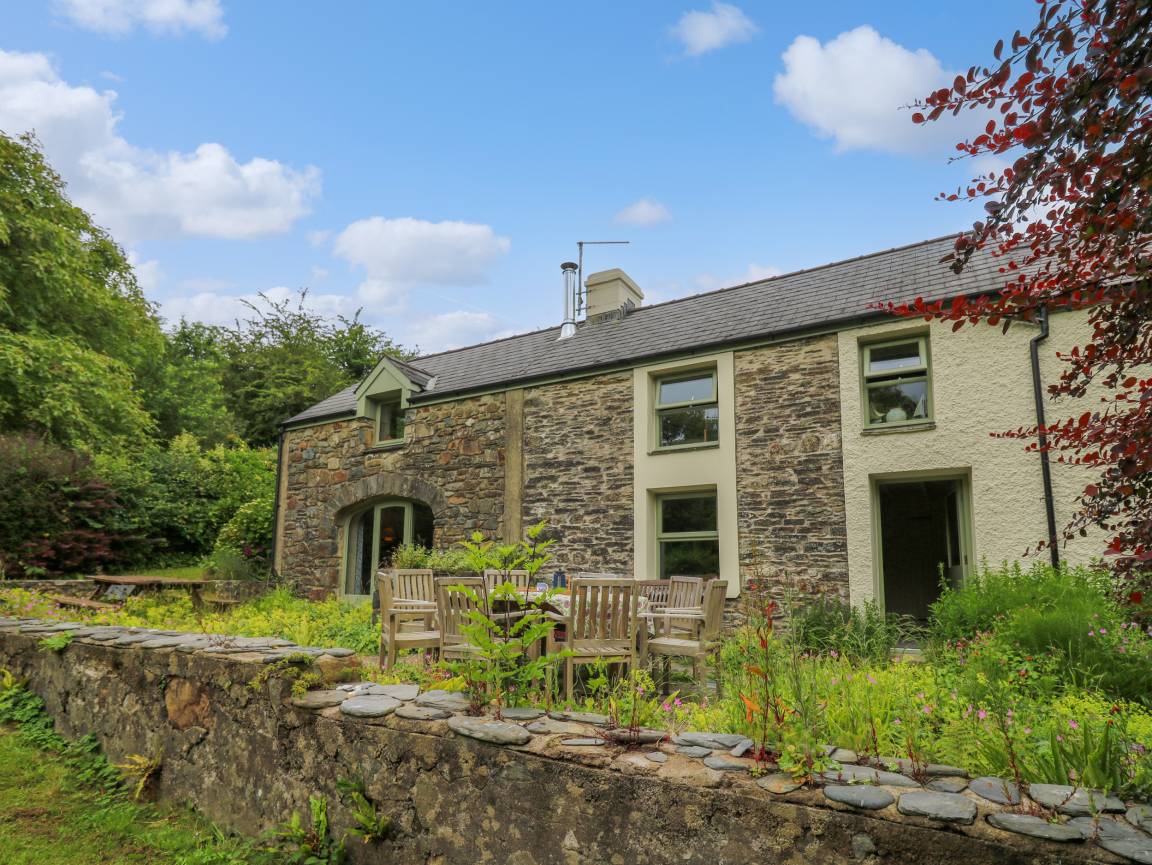 Cottage ∙ 4 Bedrooms ∙ 7 Guests - Fishguard
