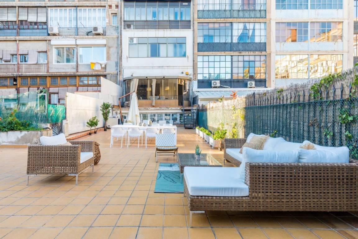 190 M² Apartment ∙ 5 Bedrooms ∙ 8 Guests - Barcelona