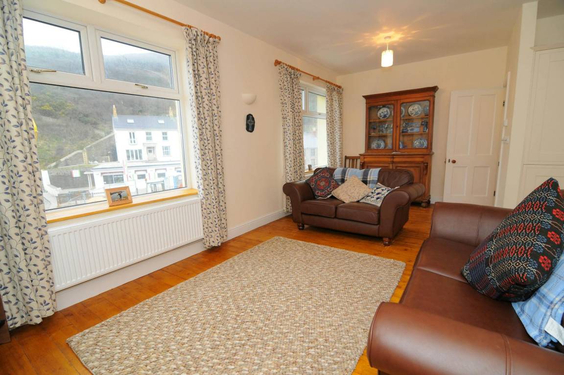90 M² Cottage ∙ 4 Bedrooms ∙ 8 Guests - Llangrannog