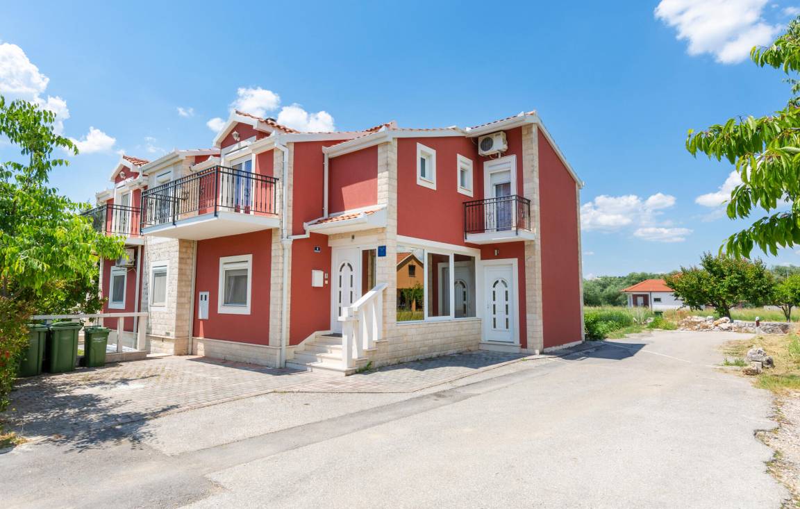 240 M² Maison De Vacances ∙ 6 Chambres ∙ 15 Personnes - Trilj