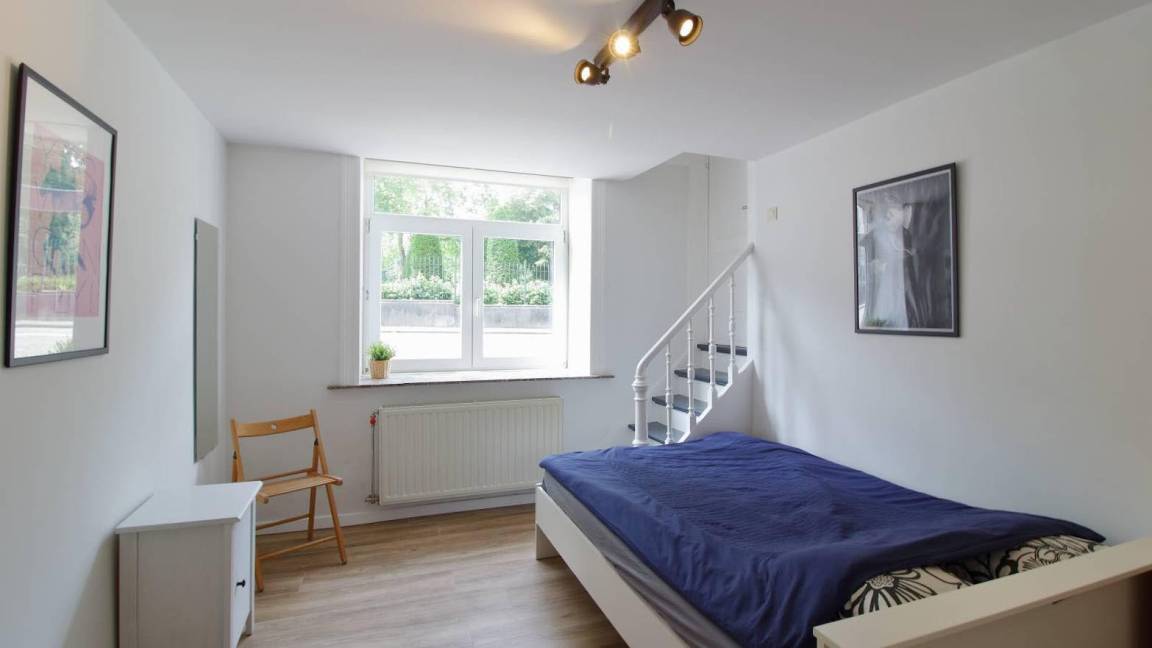 300 M² Private Room ∙ 1 Bedroom ∙ 8 Guests - Woluwe-Saint-Lambert