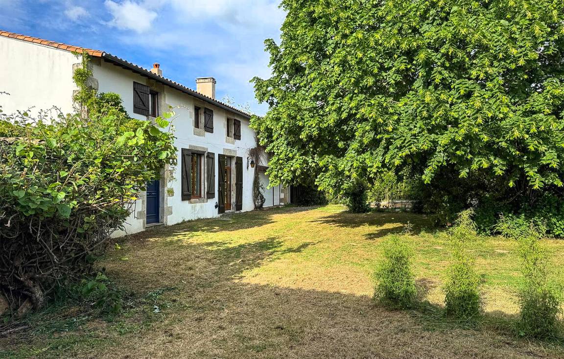200 M² Maison De Vacances ∙ 5 Chambres ∙ 10 Personnes - Niort