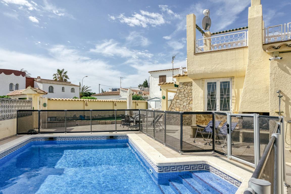 130 M² Villa ∙ 3 Slaapkamers ∙ 6 Gasten - Palau-saverdera