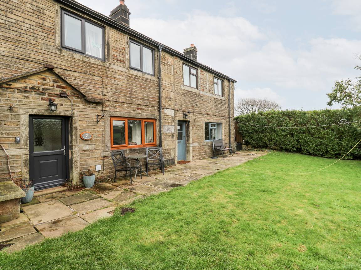Cottage ∙ 2 Bedrooms ∙ 4 Guests - Holmfirth