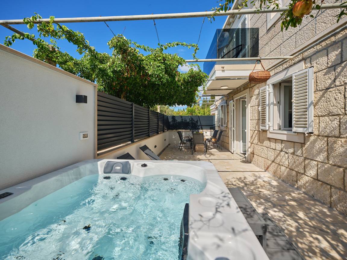 150 M² Villa ∙ 2 Bedrooms ∙ 6 Guests - Dubrovnik