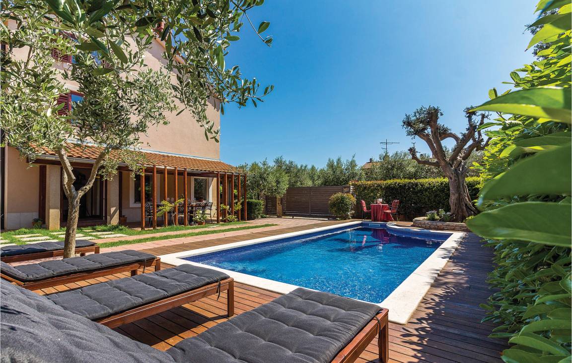 140 M² Casa ∙ 4 Habitaciones ∙ 8 Huéspedes - Premantura