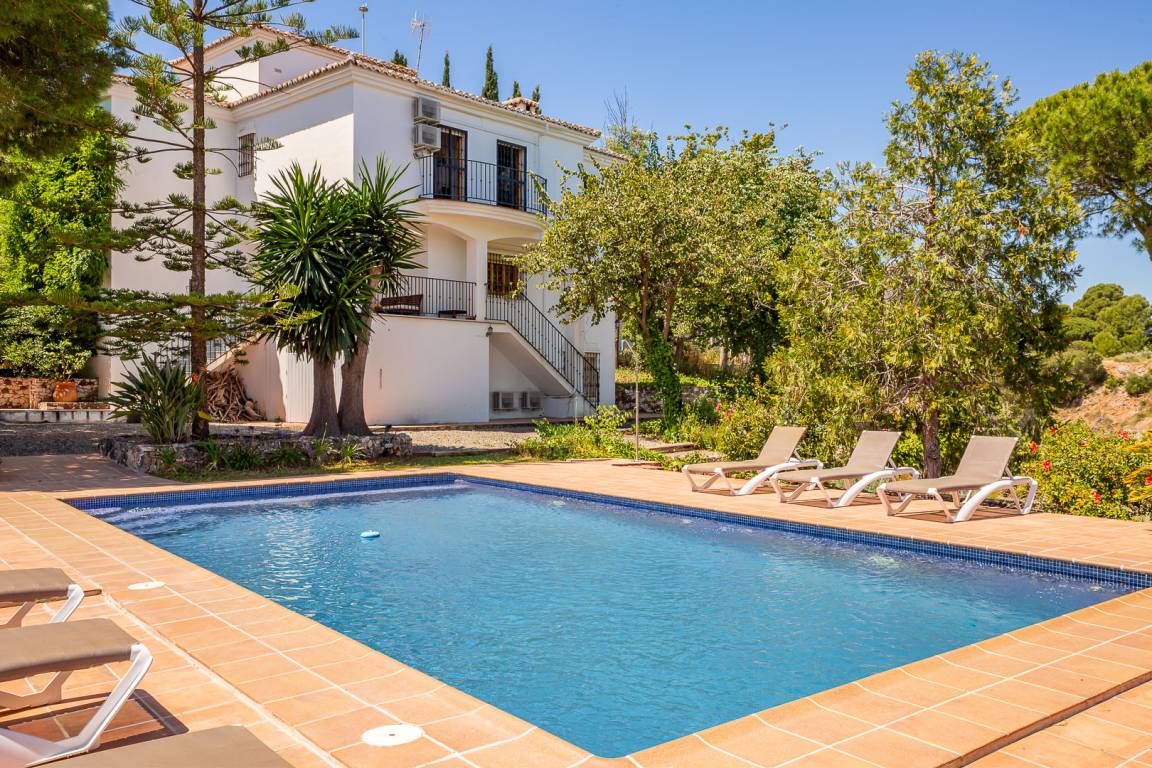 285 M² Villa ∙ 4 Makuuhuonetta ∙ 8 Vierasta - Benalmádena