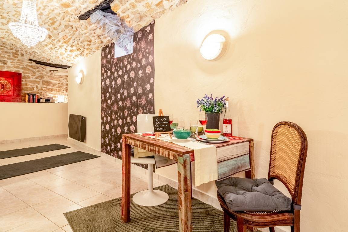 70 M² Appartement ∙ 1 Chambre ∙ 2 Personnes - Bagnols-sur-Cèze