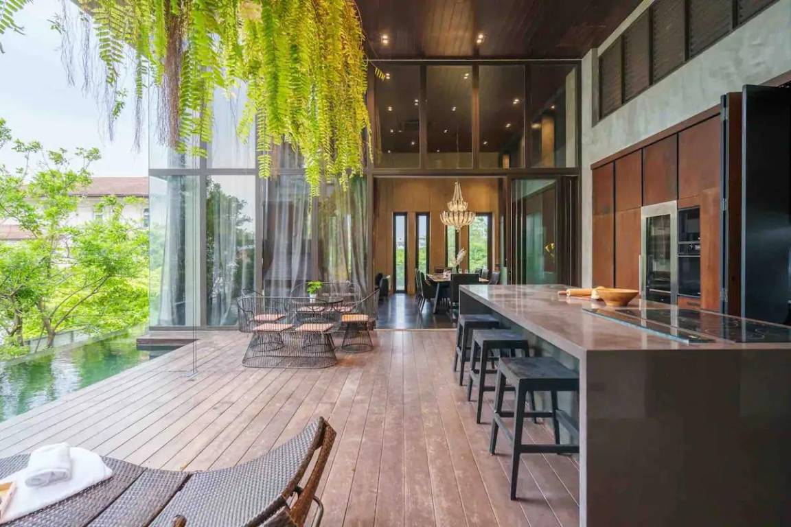2499 M² Villa ∙ 5 Chambres ∙ 16 Personnes - Bangkok