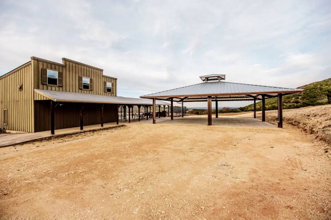 Casa ∙ 4 Habitaciones ∙ 14 Huéspedes - Bandera, TX