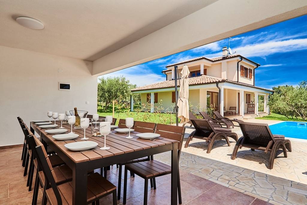 180 M² Talo ∙ 4 Makuuhuonetta ∙ 8 Vierasta - Piran