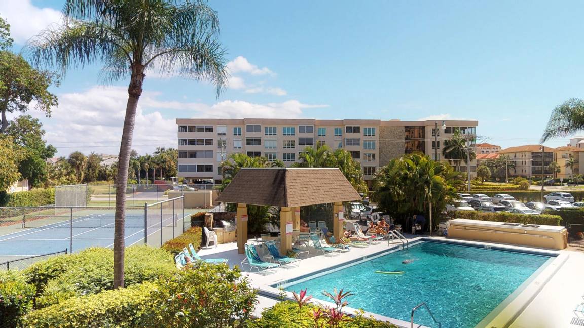 Condo ∙ 2 Bedrooms ∙ 4 Guests - Marco Island, FL