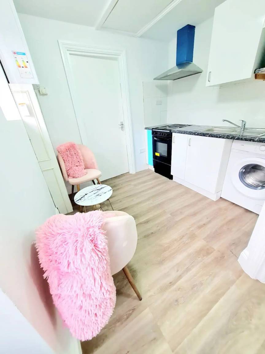 56 M² Apartment ∙ 2 Bedrooms ∙ 4 Guests - Basildon