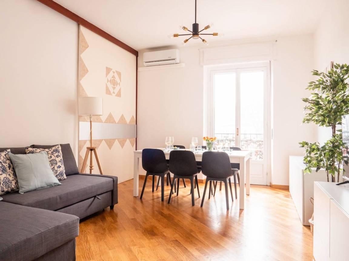 90 M² Ferienwohnung ∙ 2 Schlafzimmer ∙ 6 Gäste - Monza