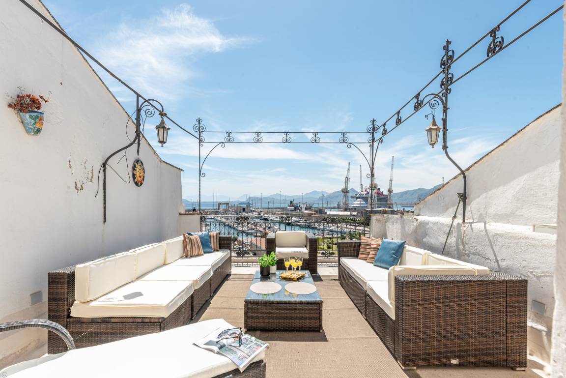 119 M² Apartment ∙ 2 Bedrooms ∙ 6 Guests - Palermo, Italy