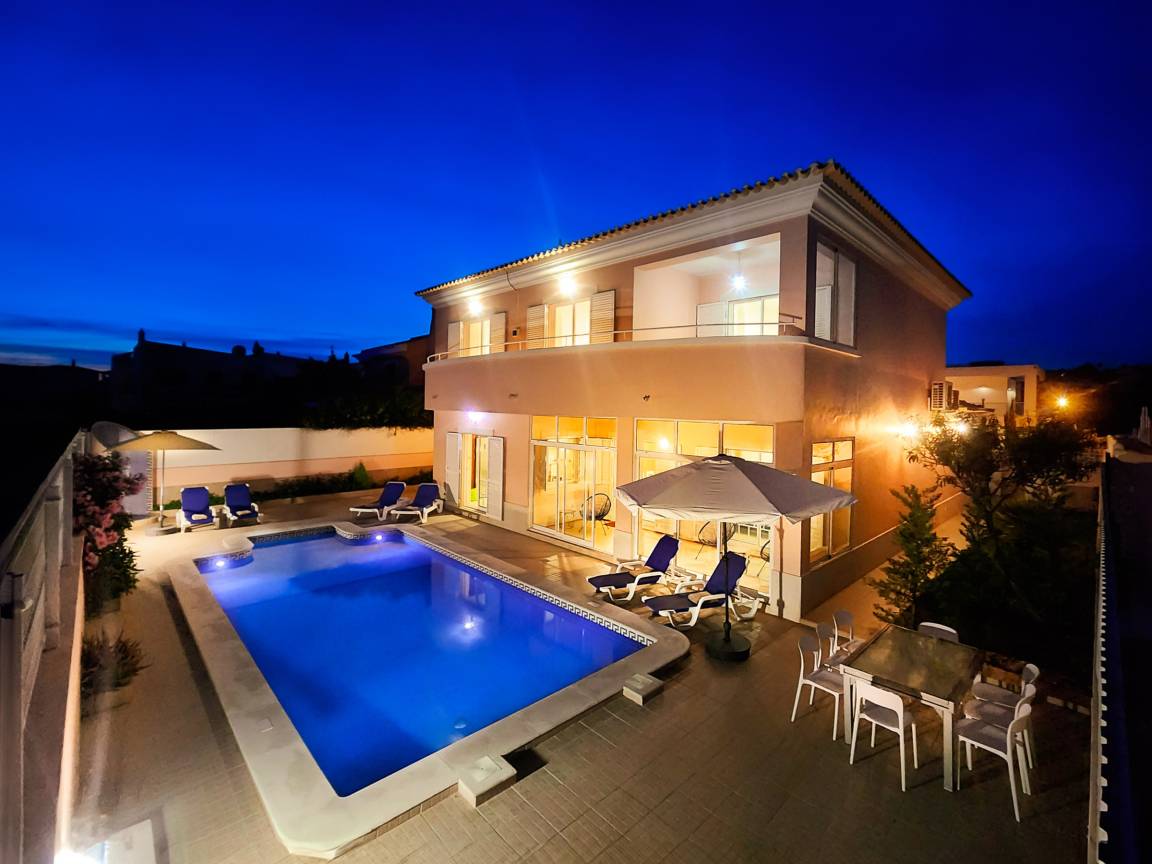 280 M² Villa ∙ 4 Chambres ∙ 10 Personnes - Guia
