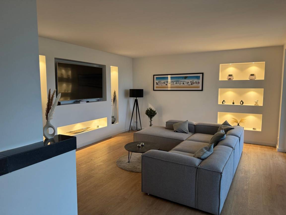 300 M² House ∙ 5 Bedrooms ∙ 12 Guests -