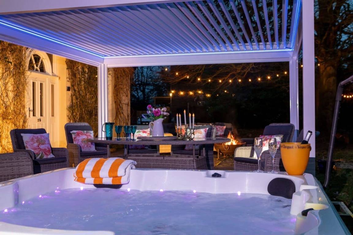 Villa ∙ 8 Bedrooms ∙ 18 Guests - Ross-on-Wye