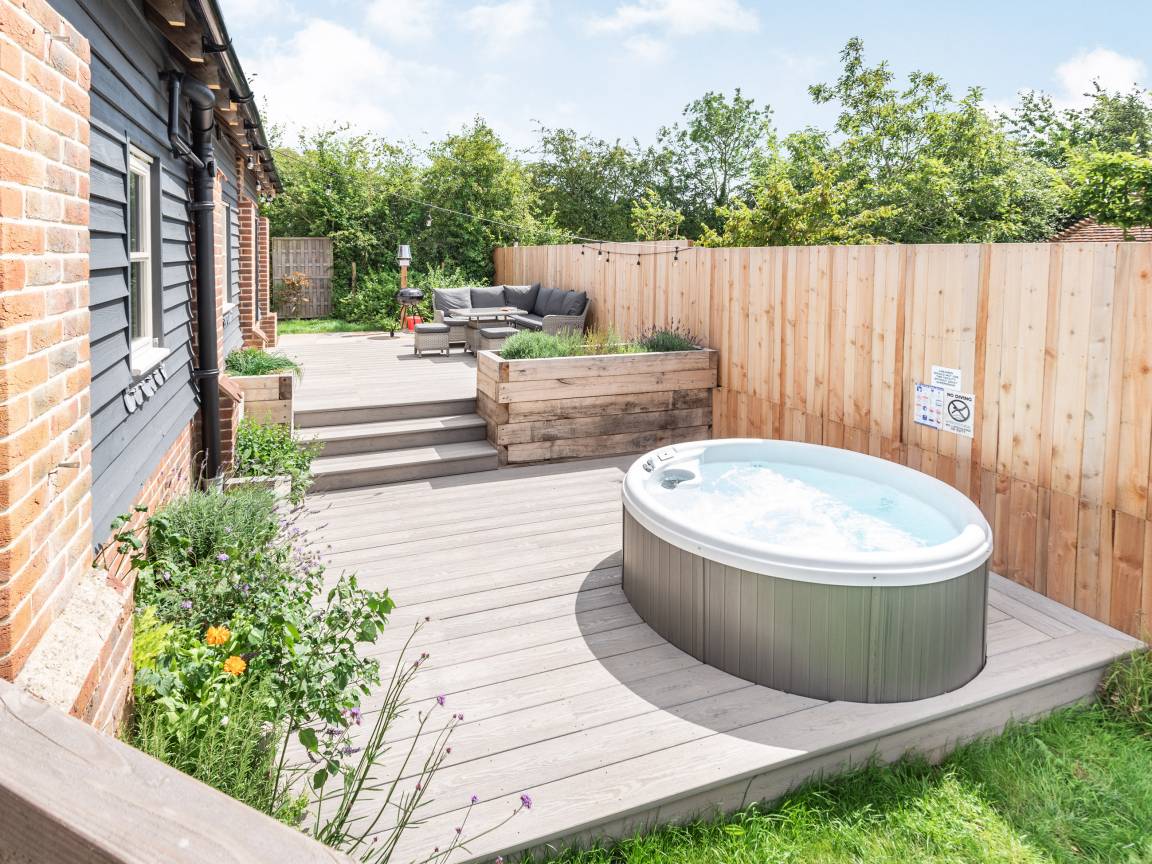 Cottage ∙ 2 Bedrooms ∙ 4 Guests - Bosham