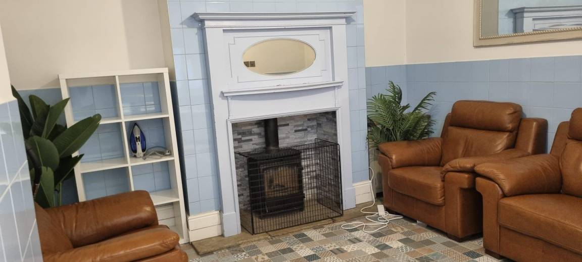 120 M² House ∙ 4 Bedrooms ∙ 8 Guests - Warrington