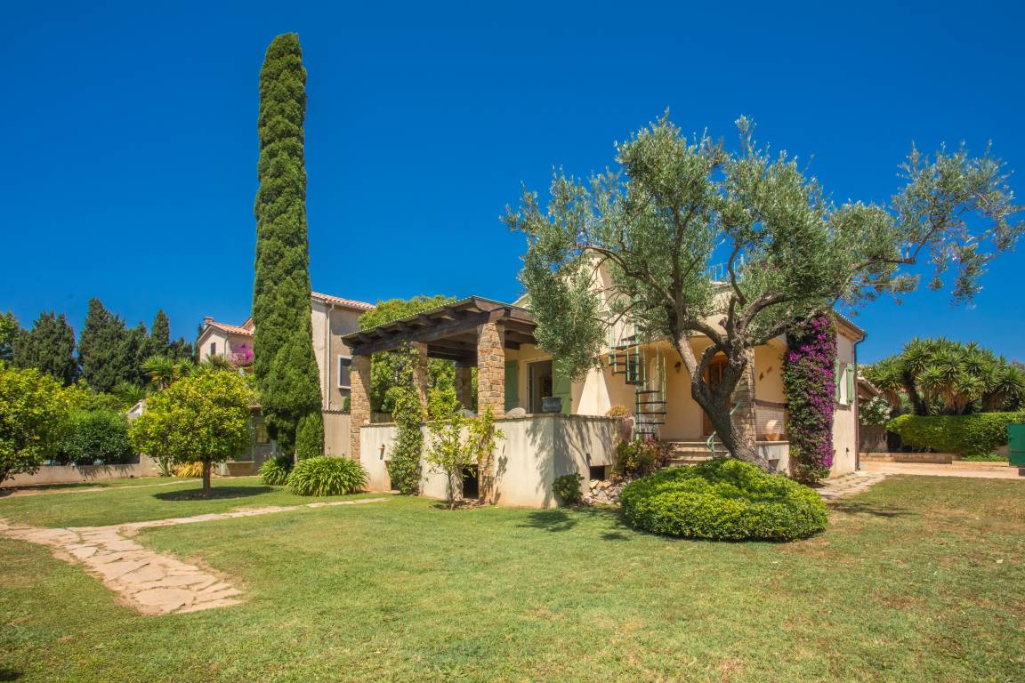115 M² Maison De Vacances ∙ 3 Chambres ∙ 8 Personnes - Hyères