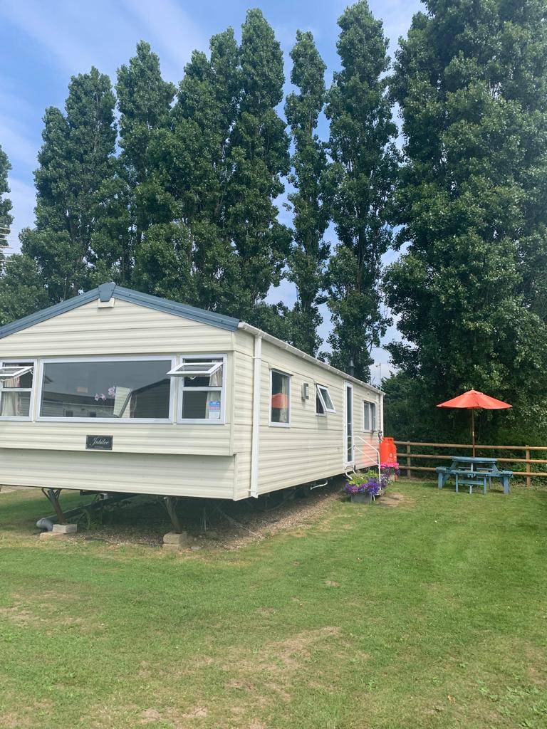 75 M² Lodge ∙ 2 Bedrooms ∙ 6 Guests - Mersea Island