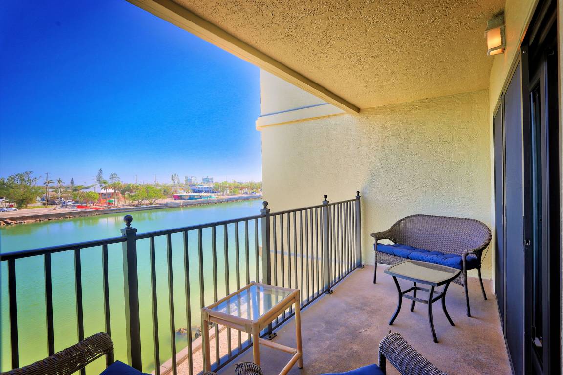 102 M² Condo ∙ 2 Bedrooms ∙ 6 Guests - St. Pete Beach, FL
