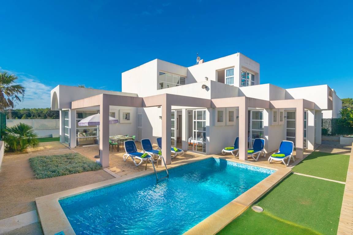 165 M² Villa ∙ 3 Habitaciones ∙ 5 Huéspedes - Can Picafort