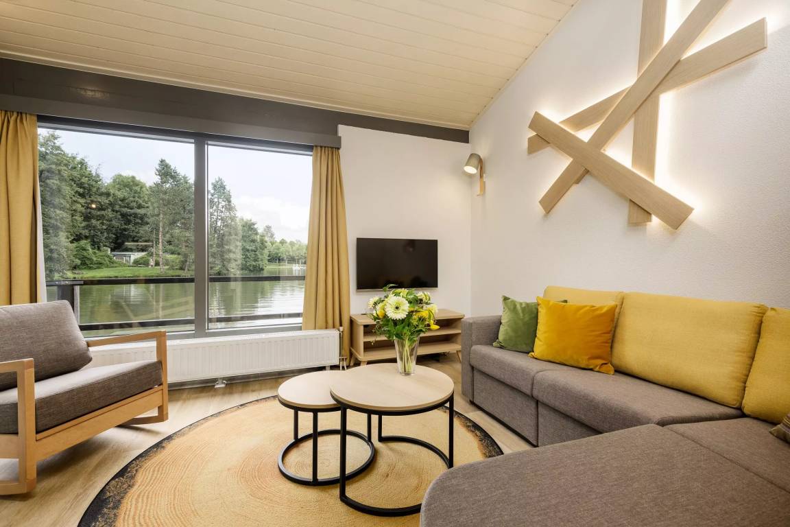 75 M² Caravan ∙ 2 Bedrooms ∙ 4 Guests - Zeewolde