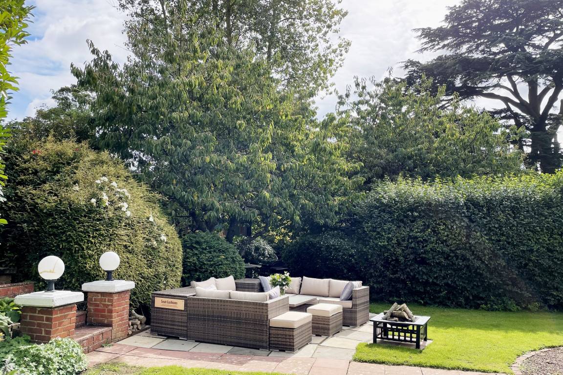 Cottage ∙ 6 Bedrooms ∙ 12 Guests - Kent