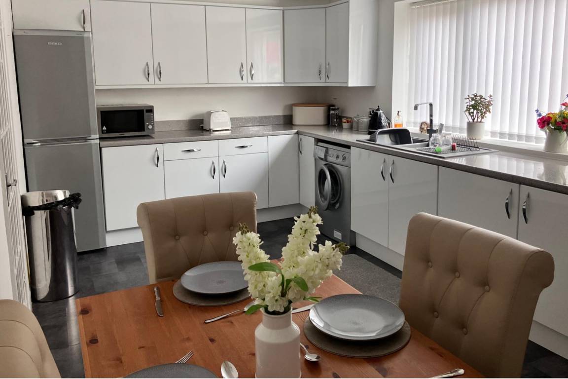 100 M² Apartment ∙ 2 Bedrooms ∙ 4 Guests - Southport