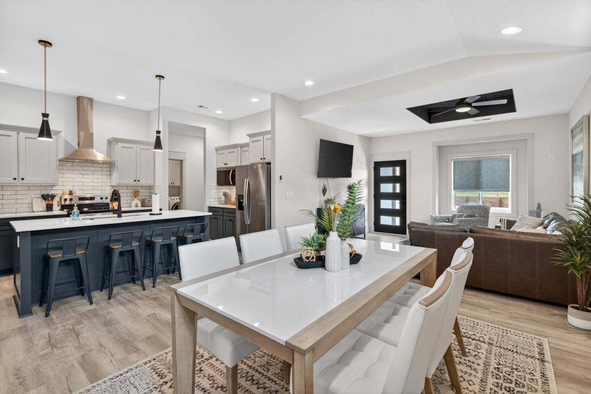 139 M² Apartment ∙ 3 Bedrooms ∙ 7 Guests - Lawrence, KS