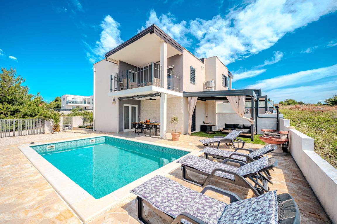 70 M² Villa ∙ 3 Schlafzimmer ∙ 8 Gäste - Nin
