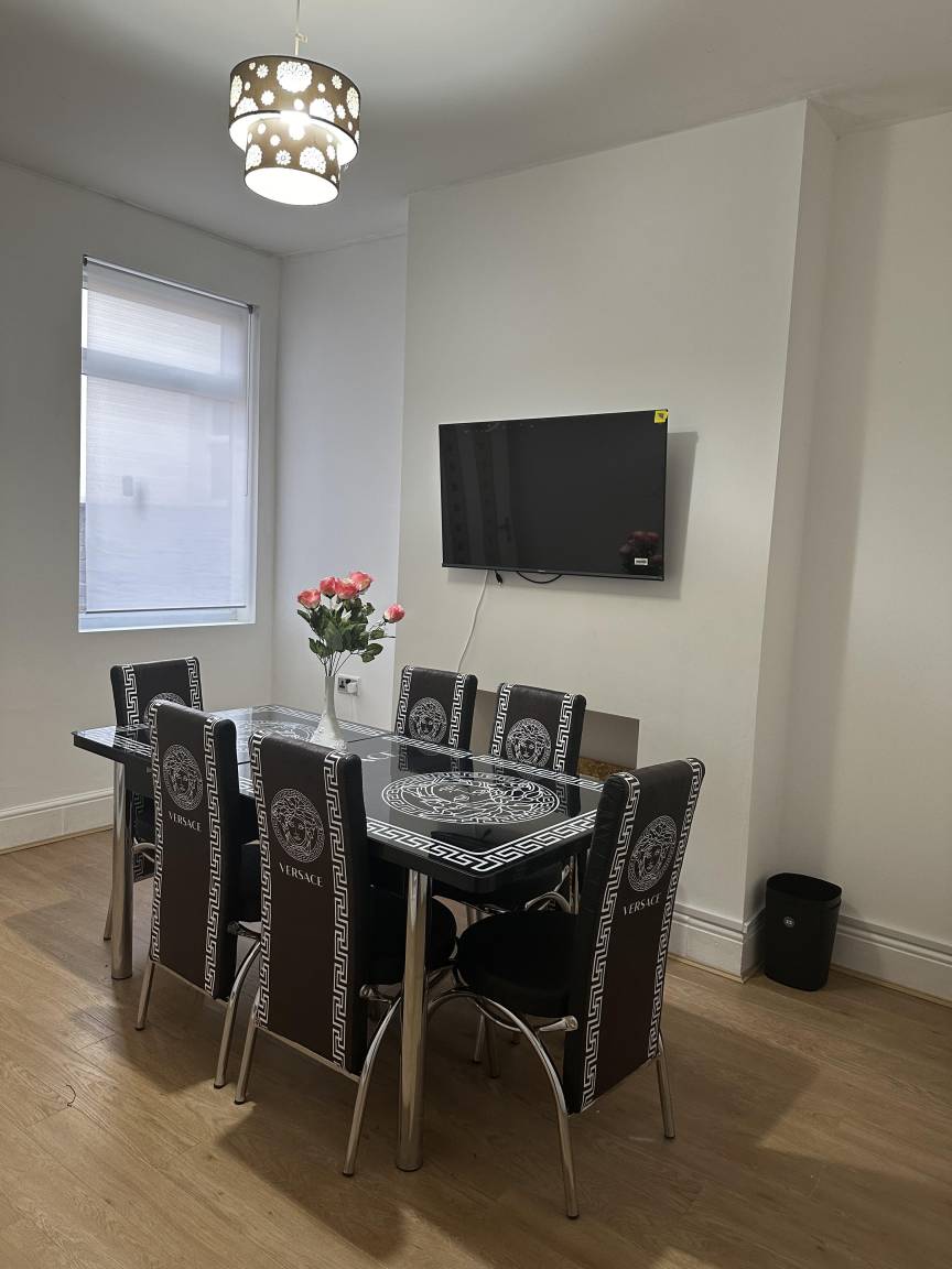125 M² House ∙ 4 Bedrooms ∙ 10 Guests - Doncaster